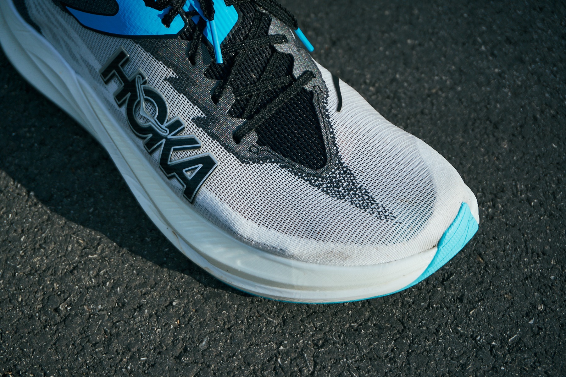 Hoka Rocket X 3 รีวิว | รองเท้าวิ่งคาร์บอนเรือธง หัวเรือตัวแรงอัพเกรด ...
